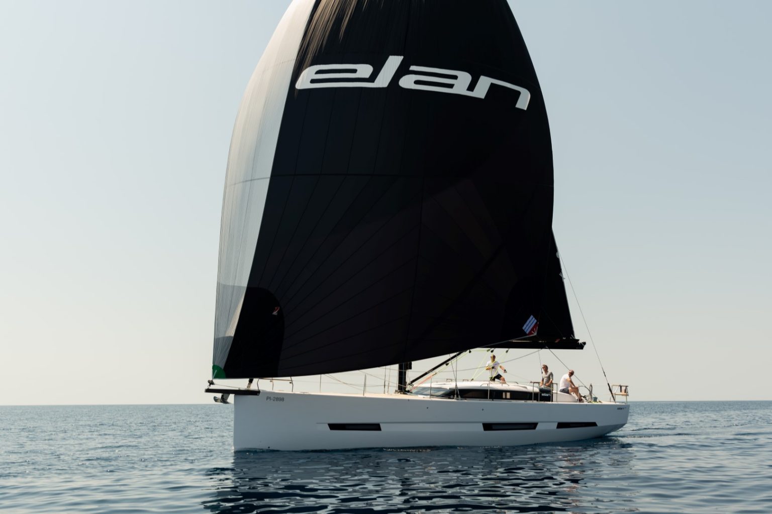 Elan GT6 la prima barca a vela del cantiere Elan Yacht con Porsche ...